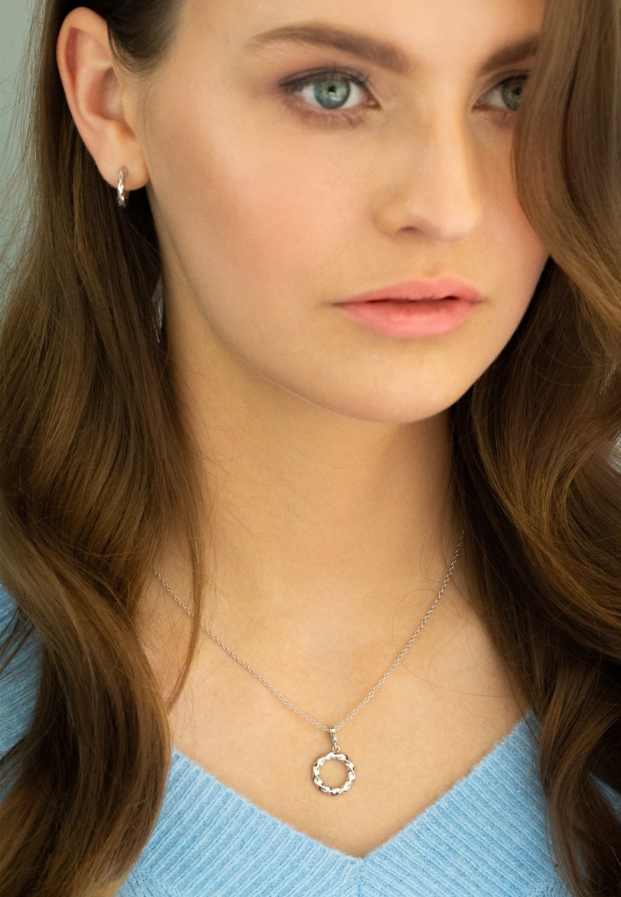 Kay Collier's Instagram, Twitter & Facebook on IDCrawl