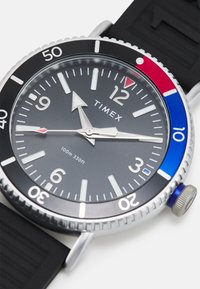 Timex STANDARD DIVER - Watch - black/silver-coloured/black - Zalando.ie