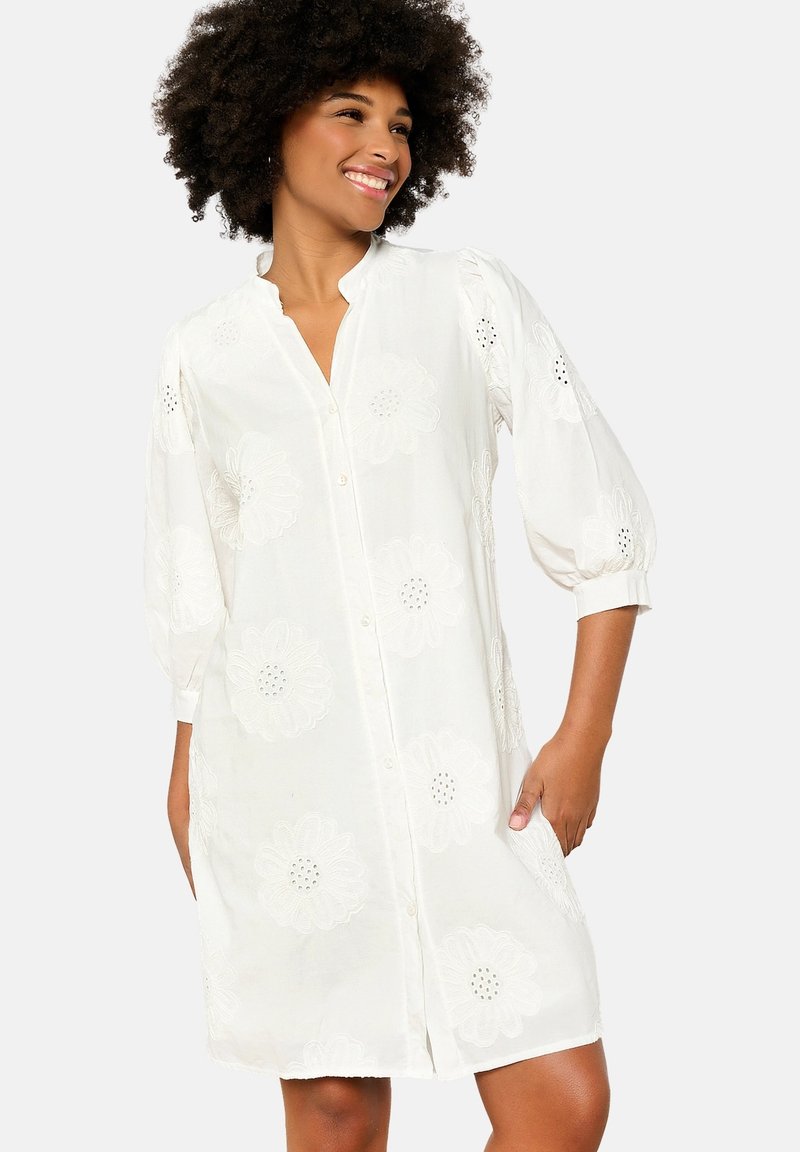 LolaLiza WITH EMBROIDERY FLOWERS - Robe chemise - vanilla white/beige ...