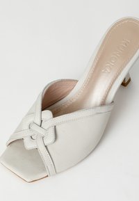 KUNOKA CELIA DAISY - High Heel Sandalette - white/weiß - Zalando.de