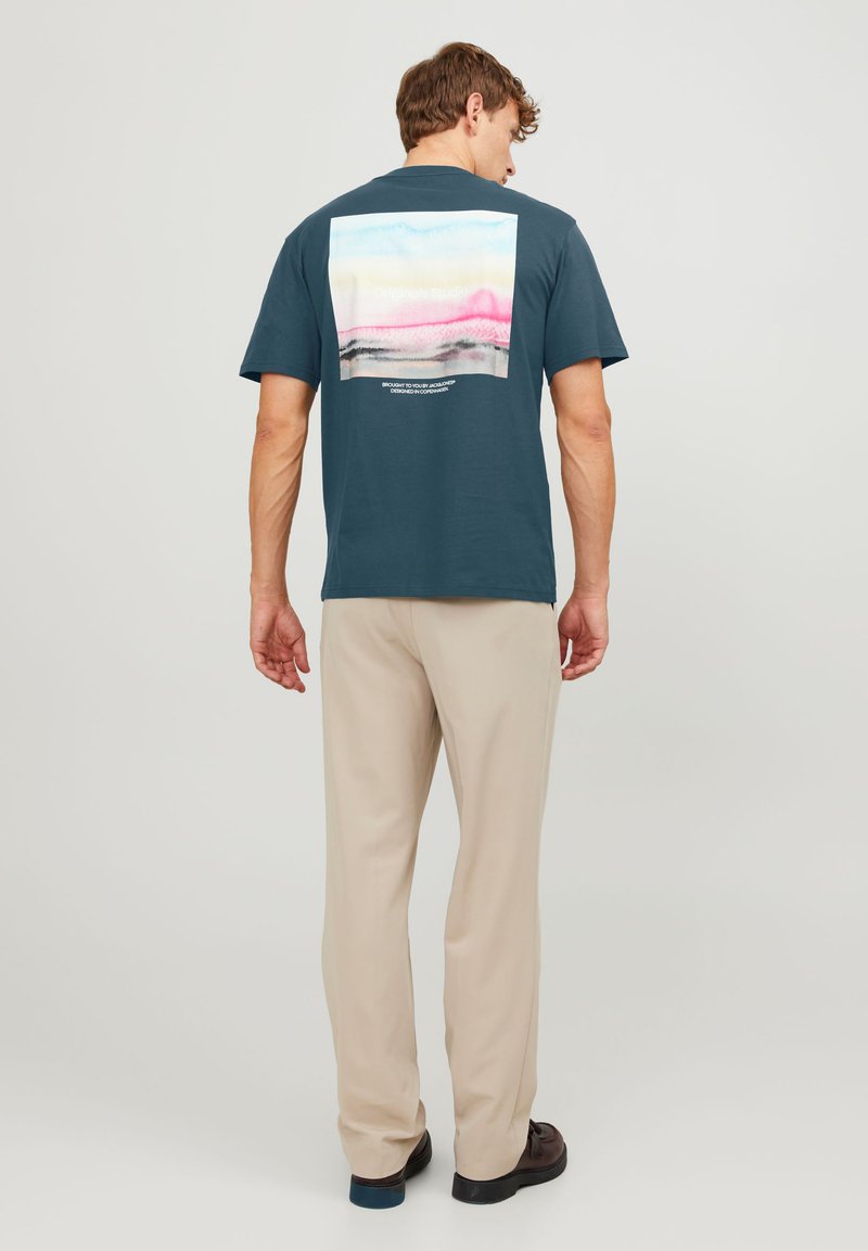 Jack & Jones JORVESTERBRO AQUA BACK TEE CREW NECK - Camiseta estampada ...