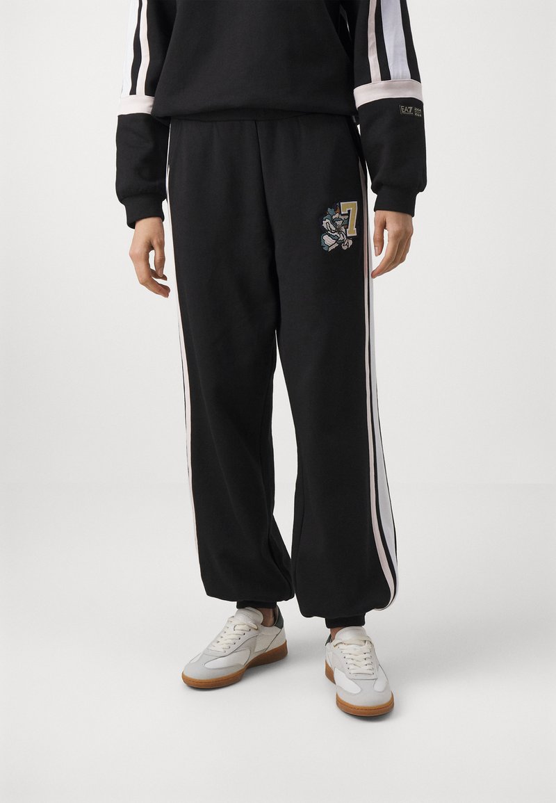 EA7 Emporio Armani 20TH ANNIVERSARY TROUSER - Pantalon de survêtement - nero/noir - ZALANDO.FR