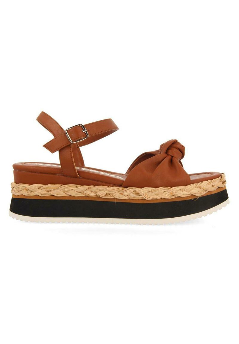 Gioseppo CON DETALLE DE NUDO Y PLATAFORMA - Sandali con plateau - cuero ...