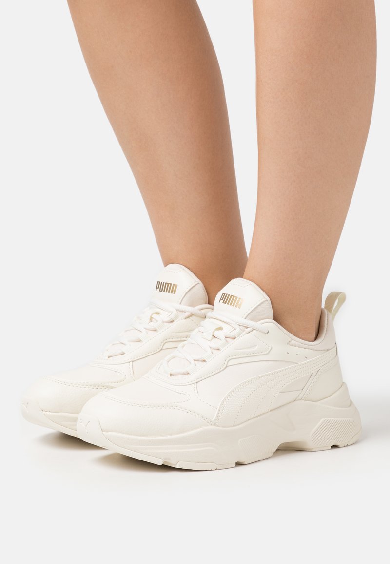 Puma CASSIA - Matalavartiset tennarit - pristine/beige - Zalando.fi
