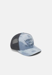 Buff EXPLORE TRUCKER TERY MIST UNISEX - Cap - light blue/hellblau ...