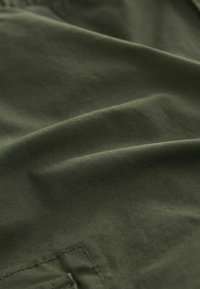 Next RELAXED FIT PARACHUTE - Pantalon cargo - khaki green/vert - ZALANDO.FR