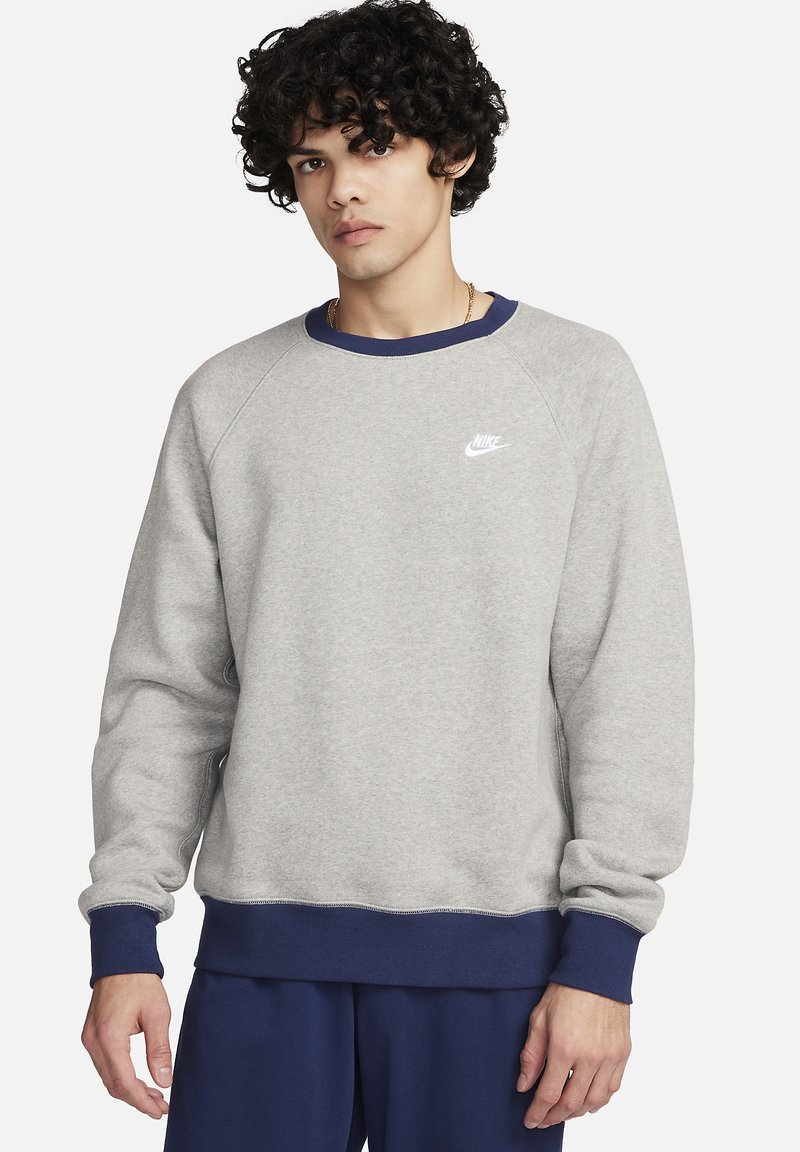 Nike Sportswear CLUB RAGLAN CREW - Sweater - dark grey heather midnight ...