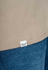 Reell STAPLE LOGO - T-Shirt basic - stone satellite/grau-meliert ...