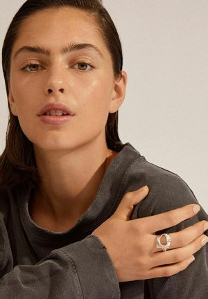 Pilgrim PACE UNISEX RECYCLED ADJUSTABLE - Ring - silver plated/silberfarben - Zalando.de