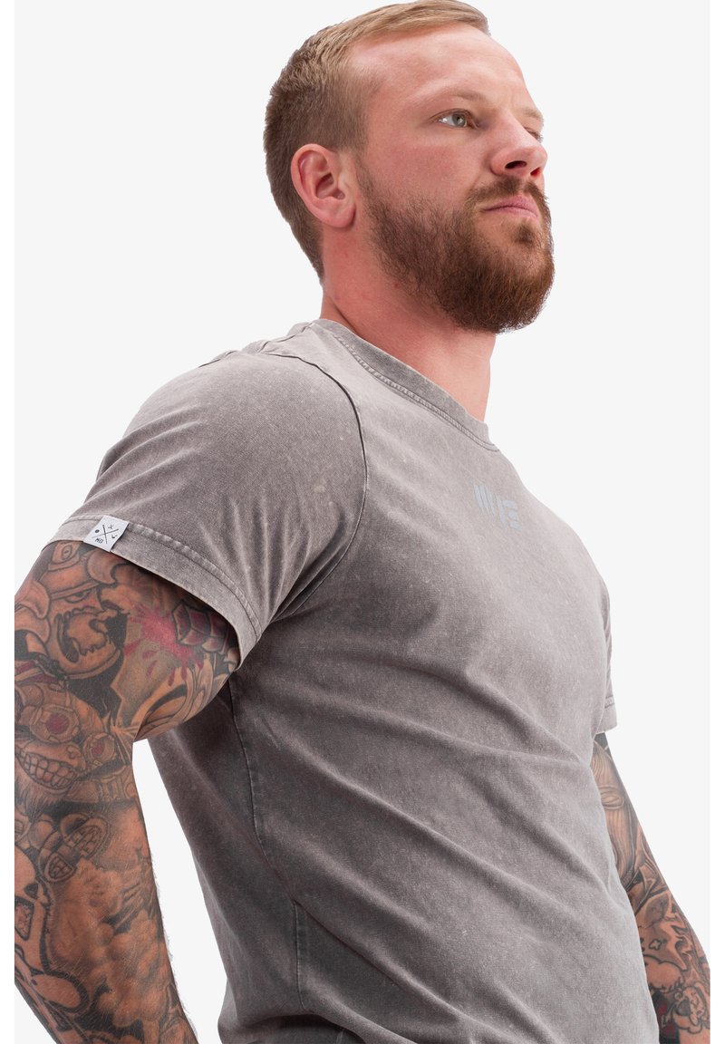 Manufaktur13 ACID WASH - WASHED OUT LOOK - T-Shirt print - heather/grau ...