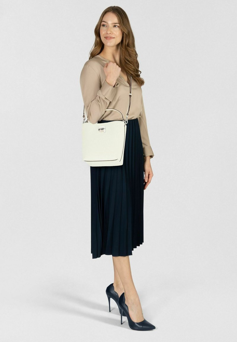 KARL LAGERFELD IKON - Handtasche - off-white/offwhite - Zalando.at