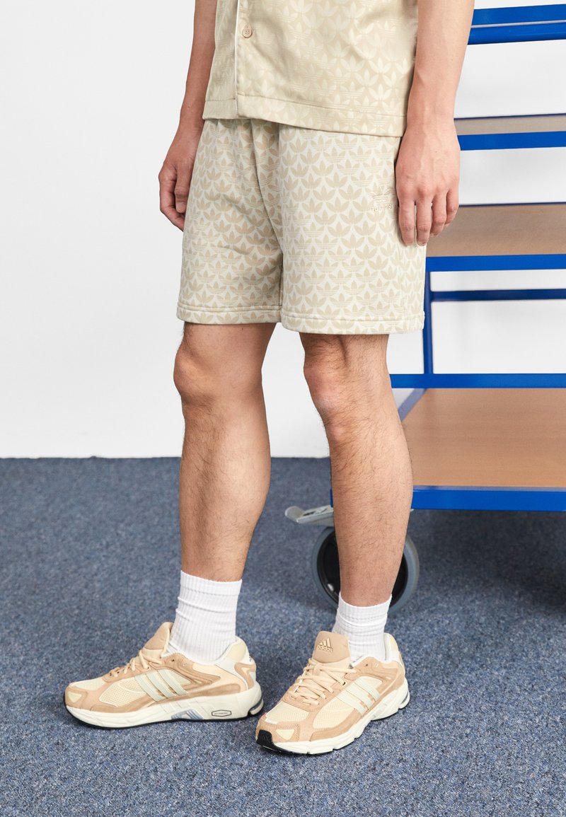 adidas Originals MONO - Shorts - beige/beige - Zalando.ch