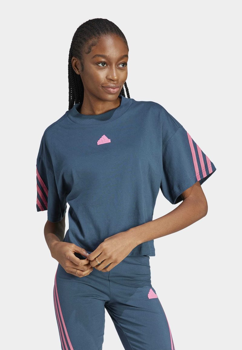 adidas Sportswear TEE - Print T-shirt - arctic night/blue - Zalando.ie