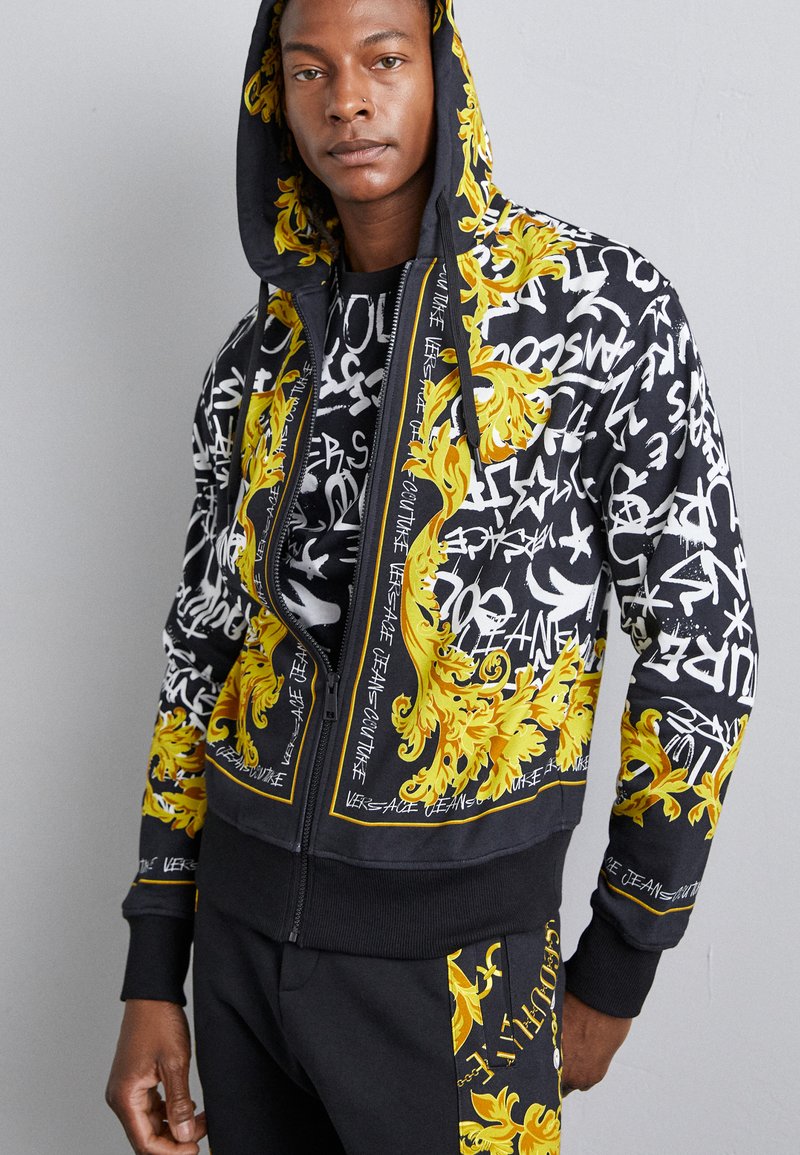 Versace Jeans Couture PANEL GRAFFITI - Felpa con zip - black/gold/nero ...