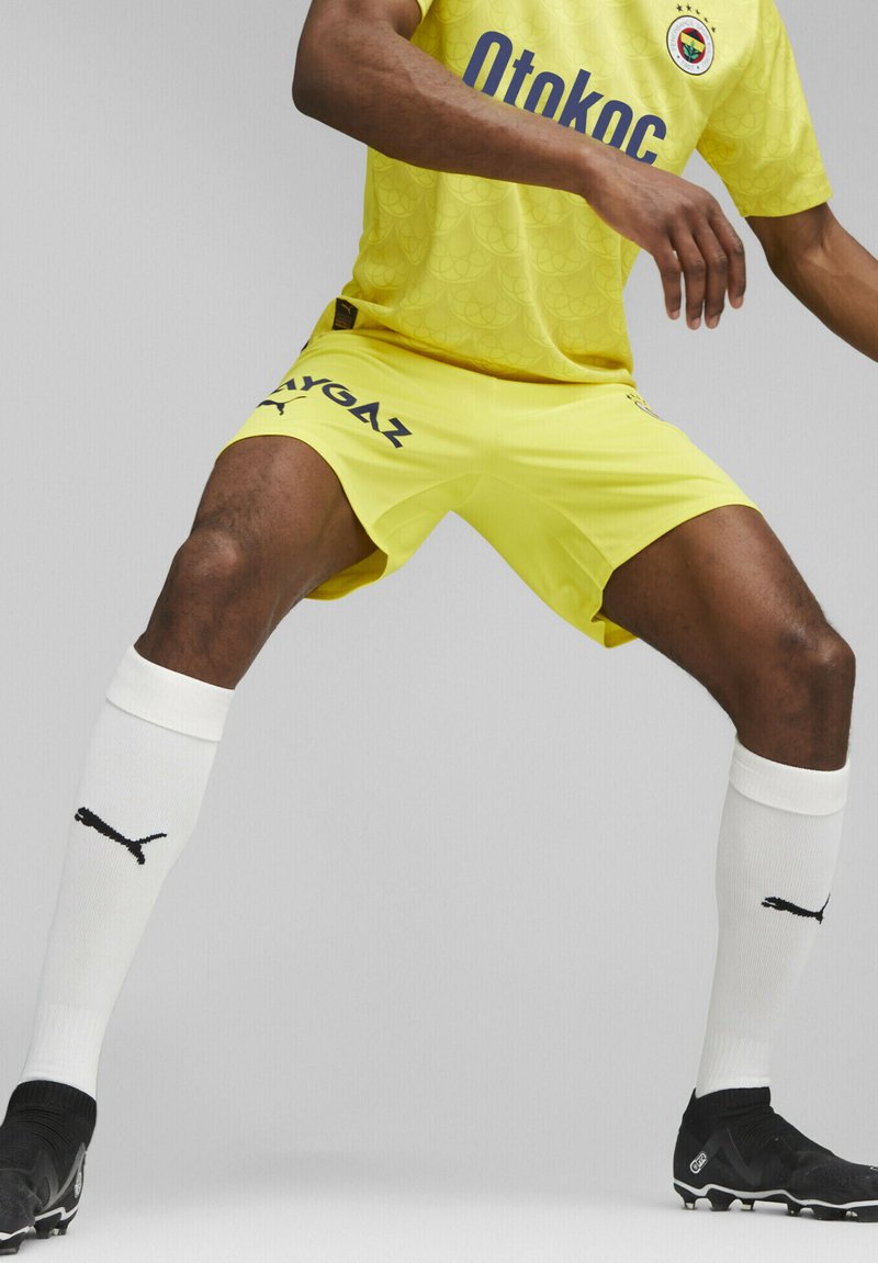 Puma FENERBAHÇE S.K. FUSSBALL - Sports shorts - blazing yellow/medieval ...
