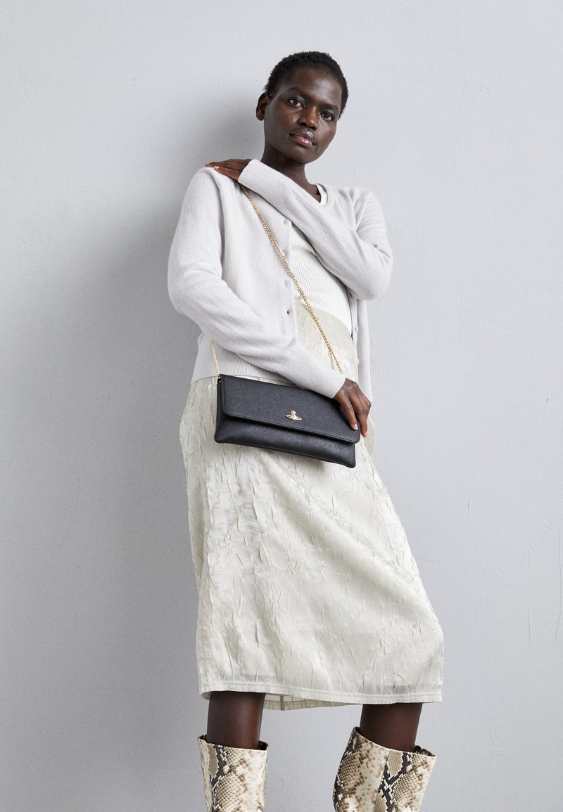 Vivienne Westwood SAFFIANO CLUTCH WITH FLAP - Across body bag - black ...