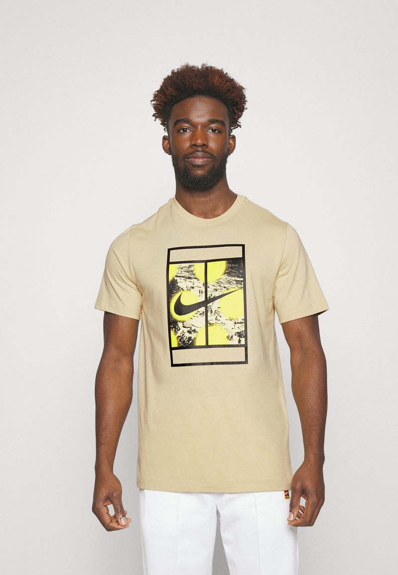 Nike Performance TEE HERITAGE - T-Shirt print - team gold-coloured ...