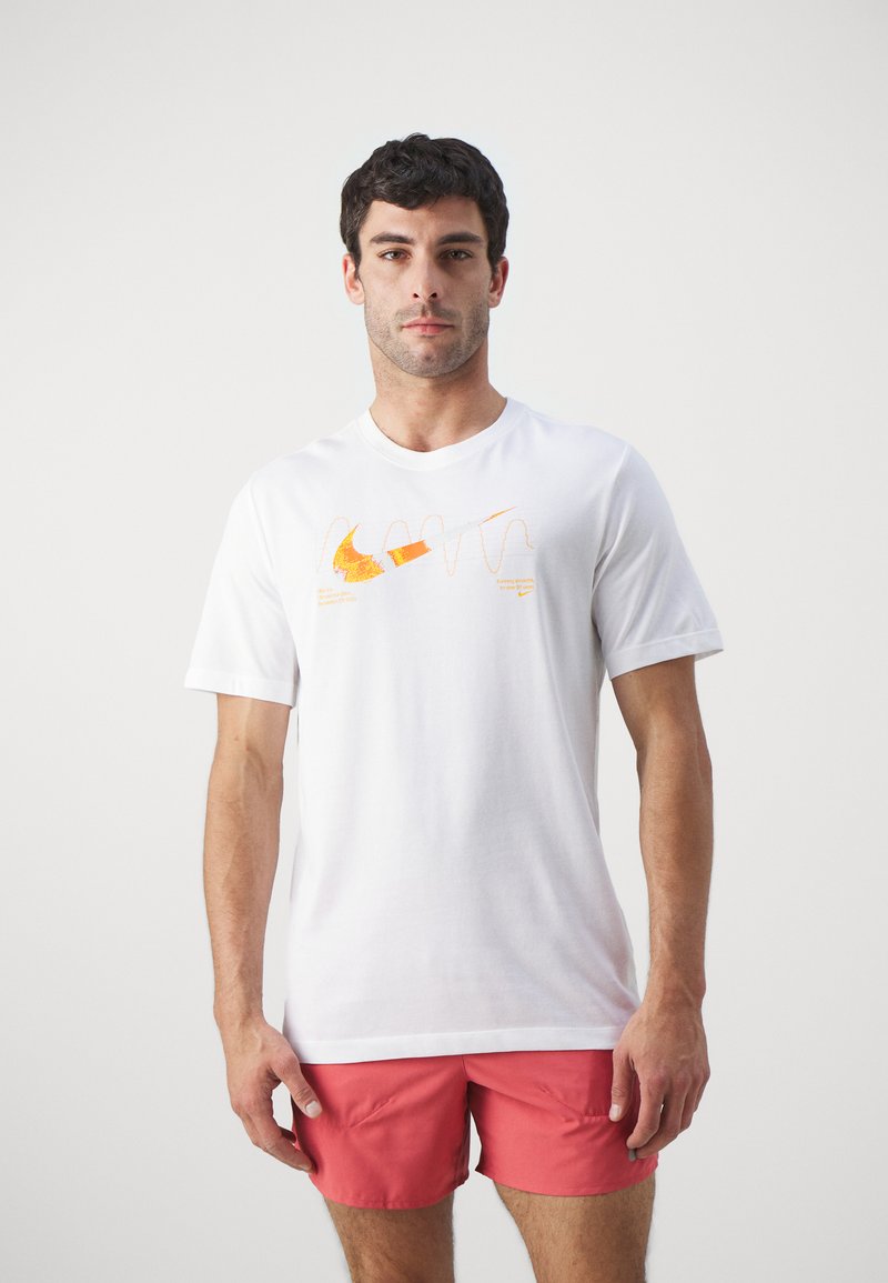 Nike Performance TEE RUN - Sports T-shirt - white - Zalando