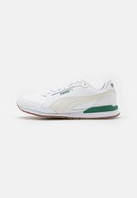 Puma RUNNER V3 UNISEX - Sneakers laag - white/vapor gray/vine/beige ...