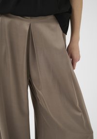 InWear ZUMAH - Nadrágok - sandy grey/barna - Zalando.hu