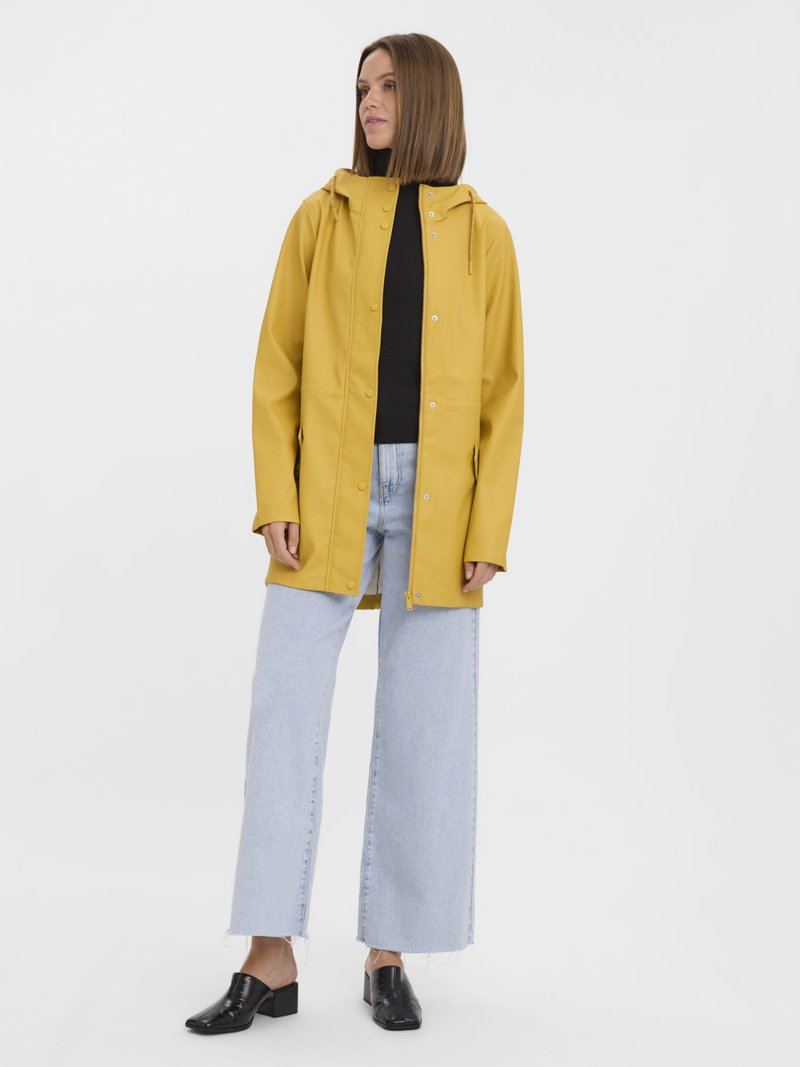 Vero Moda Tall VMMALOU COATED JACKET - Regnjacka - amber gold/gul ...