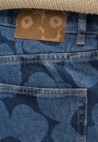 Marimekko WIDE UNIKKO UNISEX - Jeans relaxed fit - mid indigo/mörkblå ...