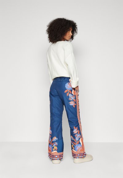 Farm Rio NATURE BEAUTY PANTS - Ski pants - blue/multi-coloured ...