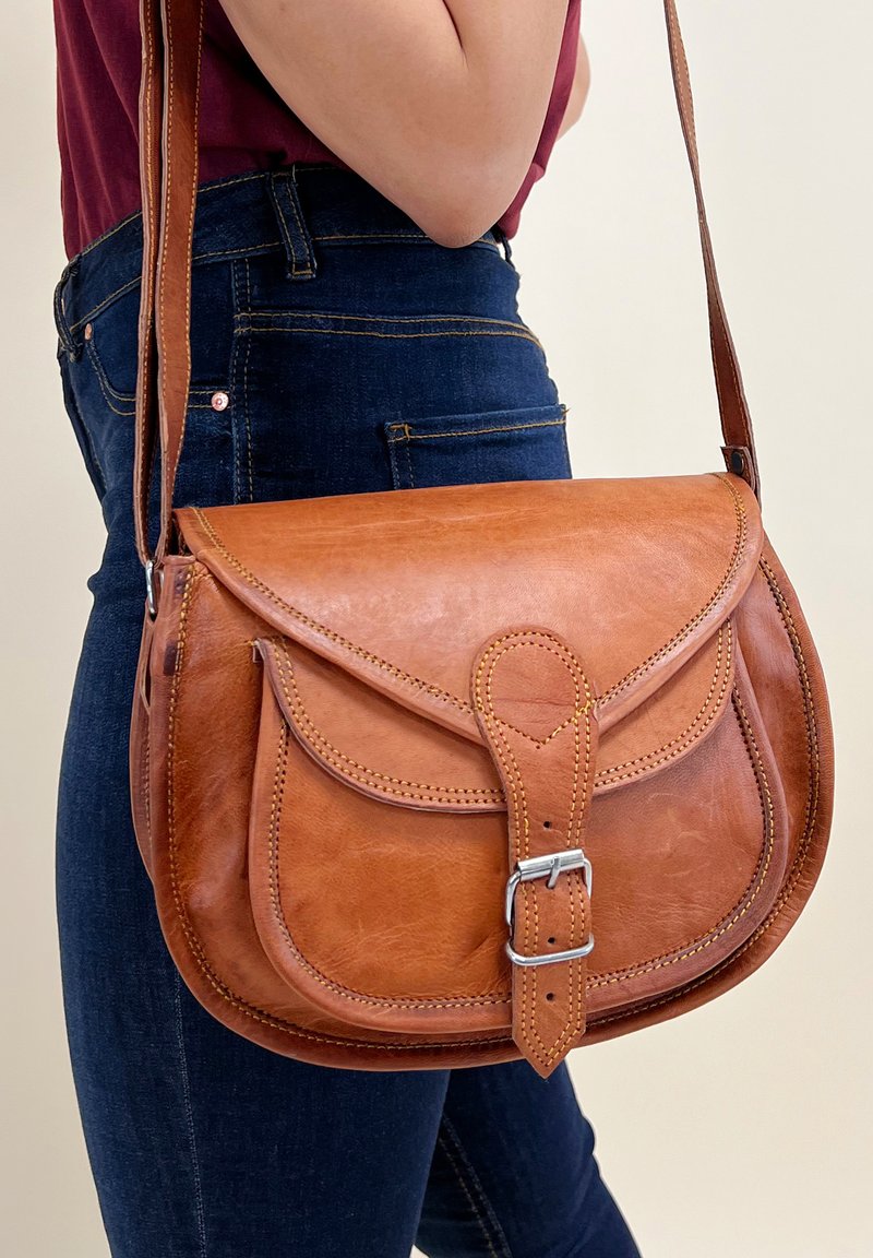 Gusti Leder Schoudertas - brown/bruin - Zalando.nl