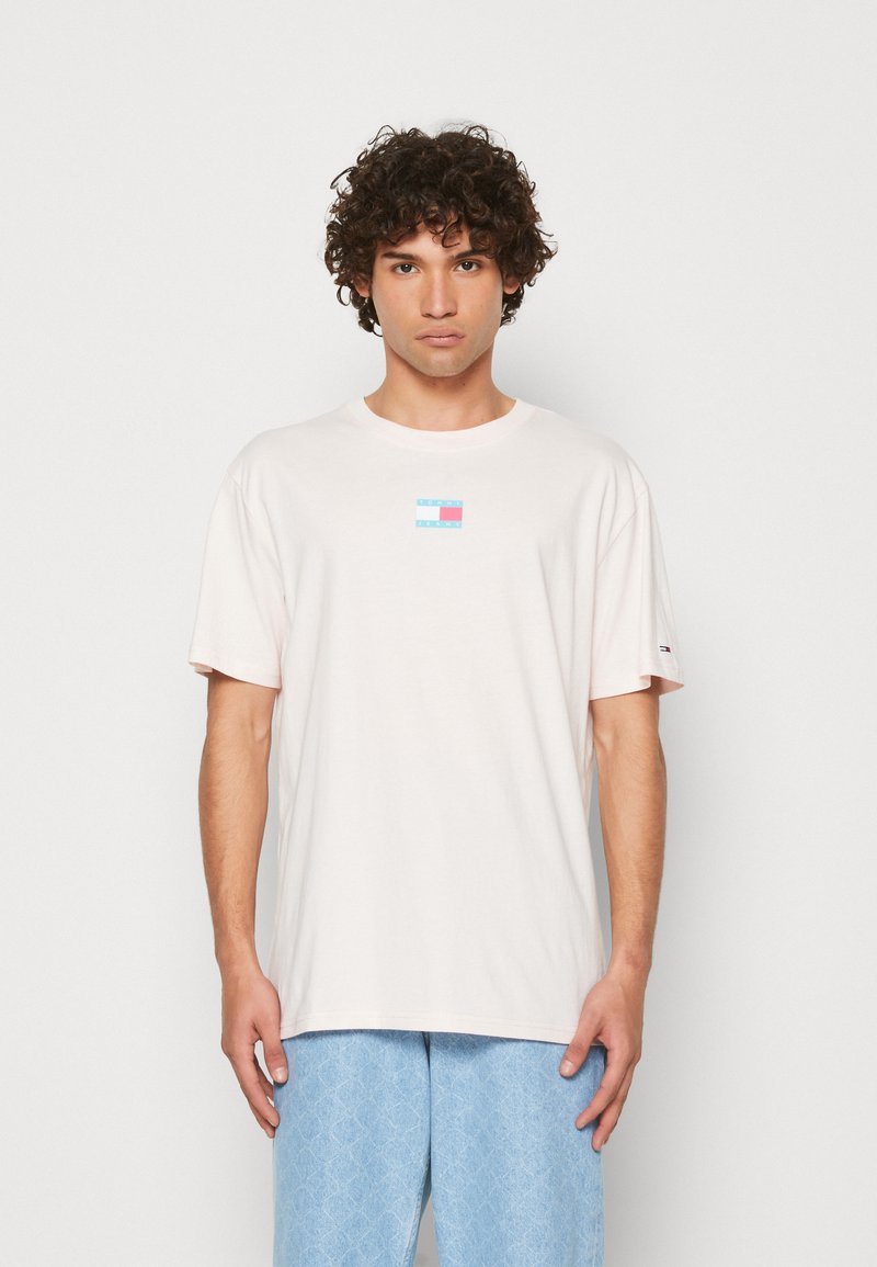 Tommy Jeans CENTER POP FLAG TEE - Basic T-shirt - faint pink/light pink ...