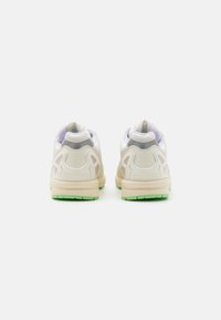 adidas Originals ZX 9020 - Sneaker low - cloud white/cream white/glory ...