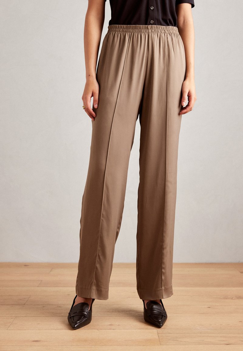 Marc O'Polo PANTS FLUENT JOGGER PLEAT DETAIL ELASTIC WAIST - Stoffhose ...