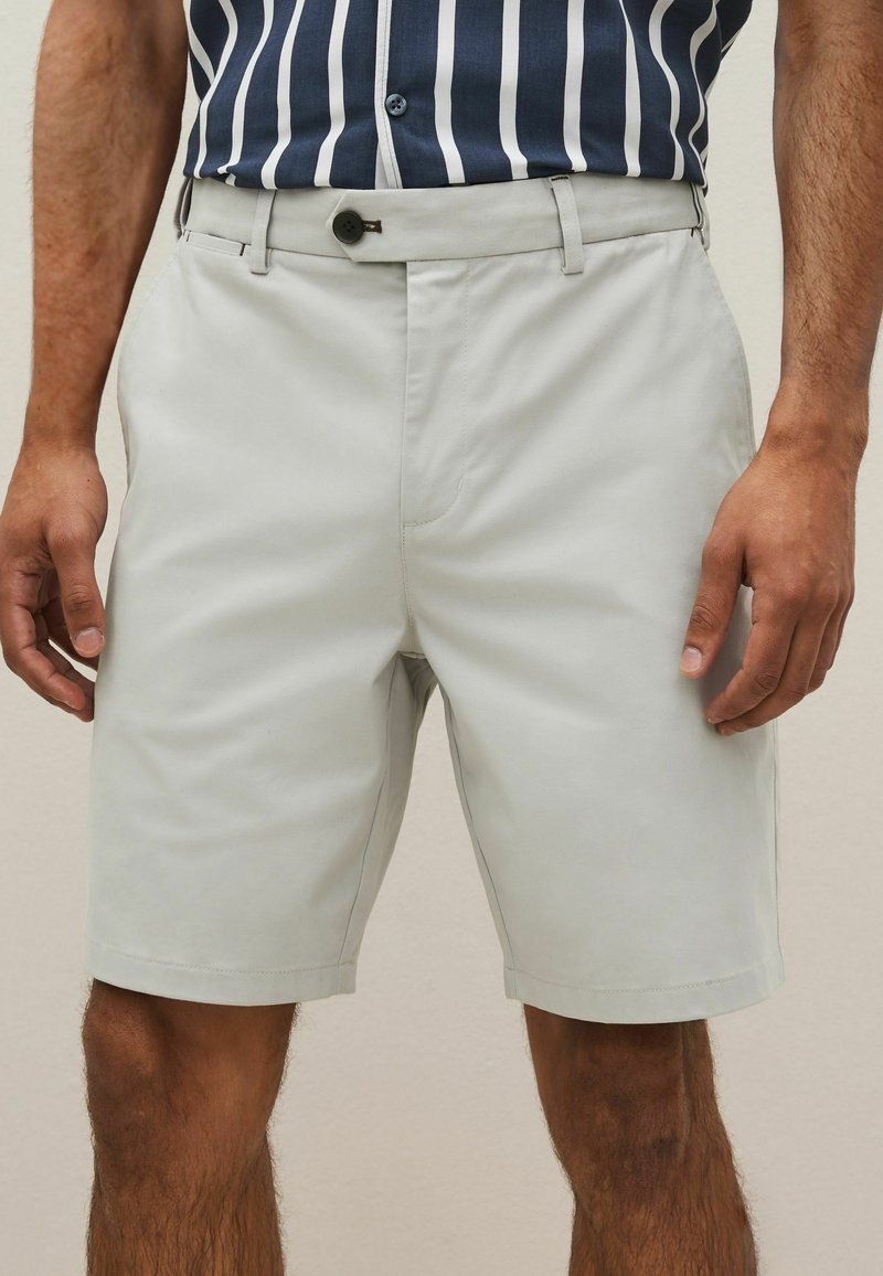 Next SMART PRINTED CHINO SHORTS - Shorts - light grey/gris - Zalando.es