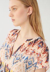 Dea Kudibal ANN EV - Bluse - ikat salsa/flerfarvet - Zalando.dk