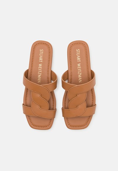 Stuart Weitzman IBIZA SLIDE - Papucsszandálok - tan/napbarnított ...
