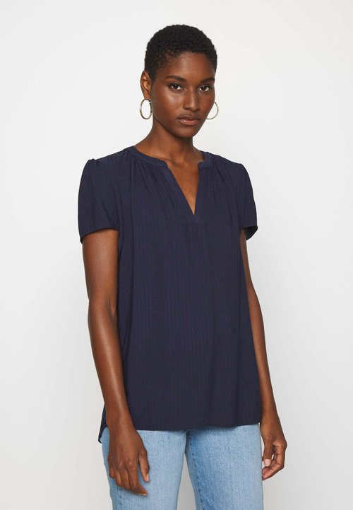 Avasta Tuunikad ja pluusid naistele veebis | ZALANDO