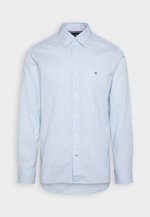 Tommy Hilfiger SOFT FLEX GINGHAM - Chemise - calm blue/optic white/bleu clair - ZALANDO.FR