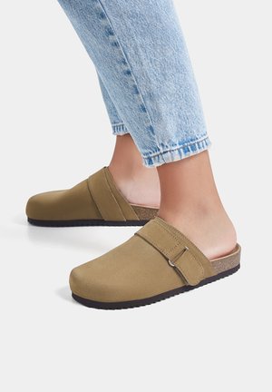Pier One LEATHER UNISEX - Tofflor & inneskor - dark brown/mörkbrun ...