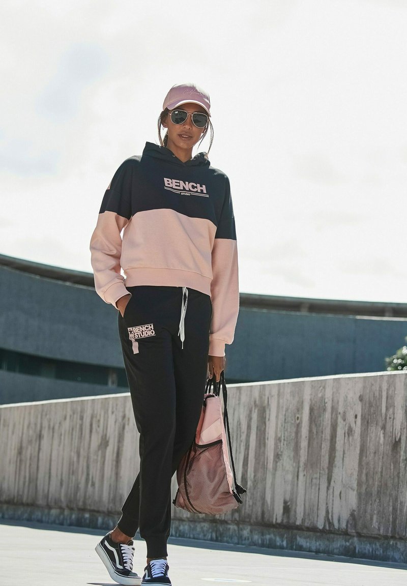 Bench Jogginghose - schwarz - Zalando.de