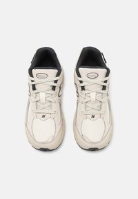New Balance 2002 UNISEX - Sneakers laag - beige/grey/beige - Zalando.nl
