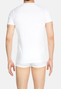 HOM T-Shirt basic - white/weiß - Zalando.ch