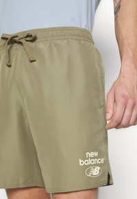 New Balance NB ESSENTIALS - Shorts - olive/oliv - Zalando.de