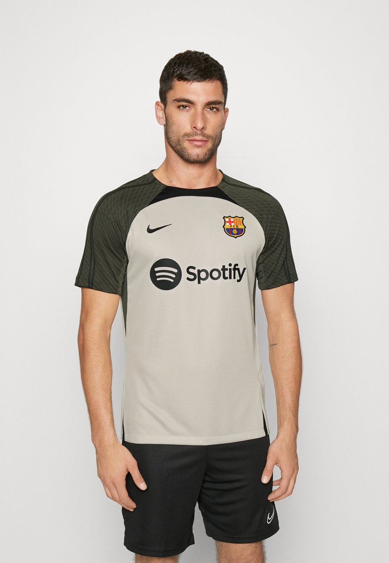 Nike Performance FCB M NK DF STRK SS TOP K - Športové tričko - string ...