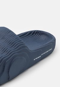 adidas Originals ADILETTE 22 - Pool slides - dark blue/footwear white ...