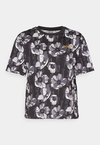 Puma CLASS ACT TEE - Marškinėliai su spaudiniu - black/juoda - Zalando.lt