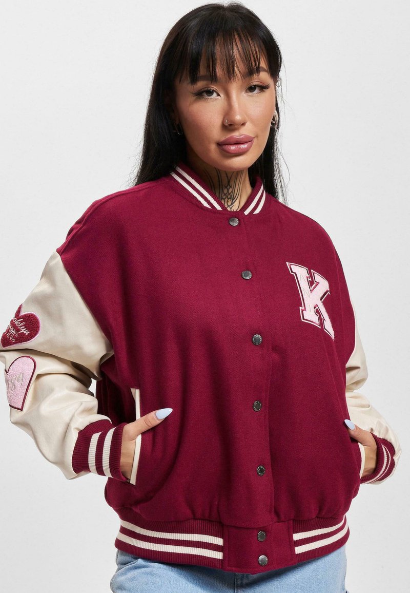 Karl Kani RETRO PATCH OS BLOCKCOLLEGE - Bomberjacka - berry offwhite ...