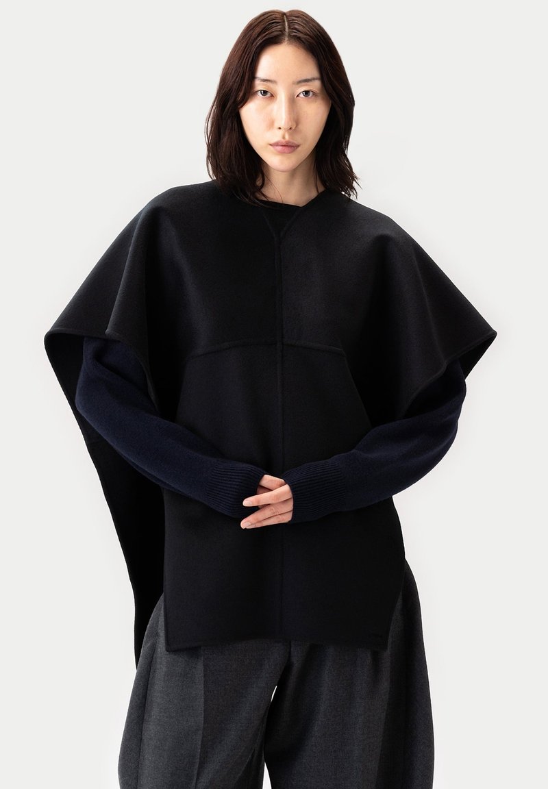 GOBI Cashmere VERSATILE PONCHO - Cape - black/noir - ZALANDO.FR