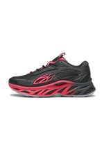 Puma EXOTEK NITRO FACADES - Sneaker low - black-fire orchid/schwarz ...
