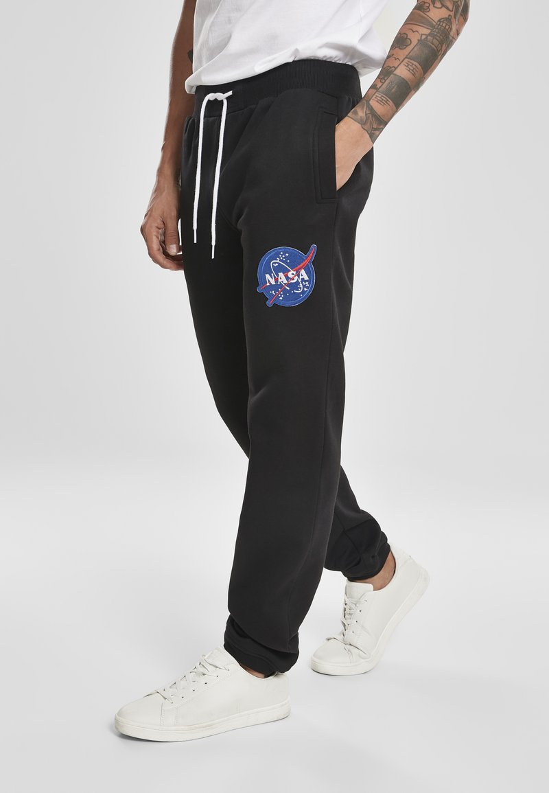 Southpole URBAN CLASSICS HERREN SOUTHPOLE NASA INSIGNIA LOGO SWEATPANTS ...