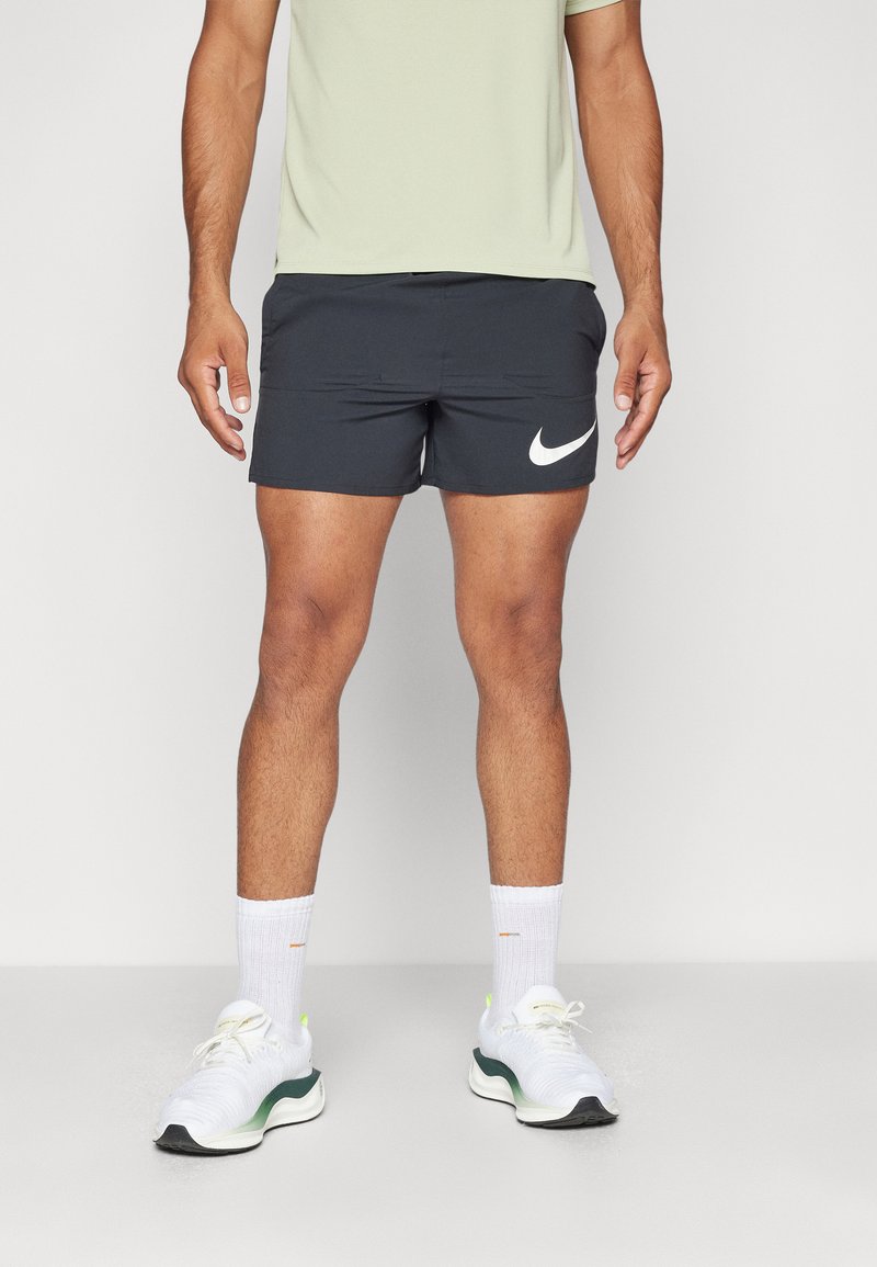 Nike Performance RUN ENERGY - Korte sportsbukser - black/photon dust ...