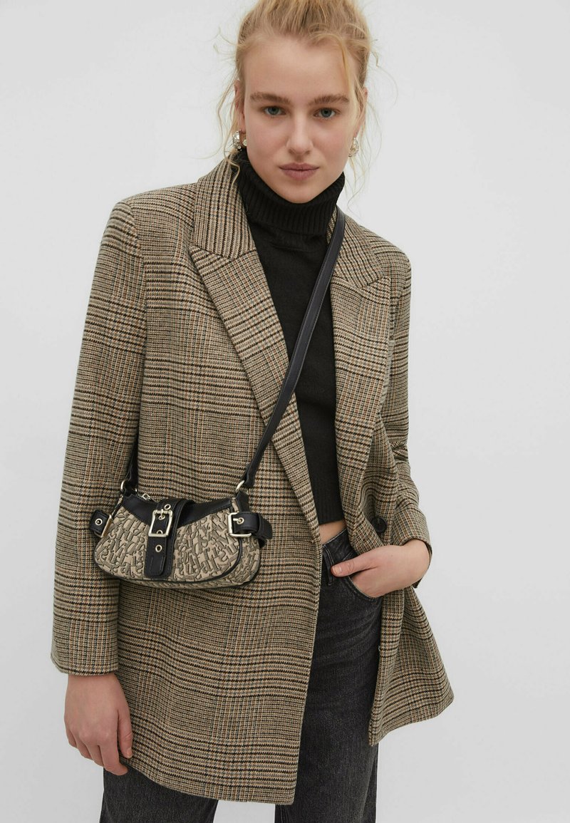Stradivarius Umhängetasche - transparent/khaki - Zalando.at